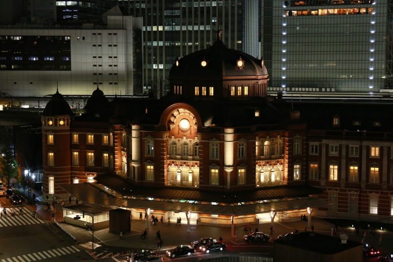 Best Places to Take Picture of Tokyo Station | TiptoeingWorld