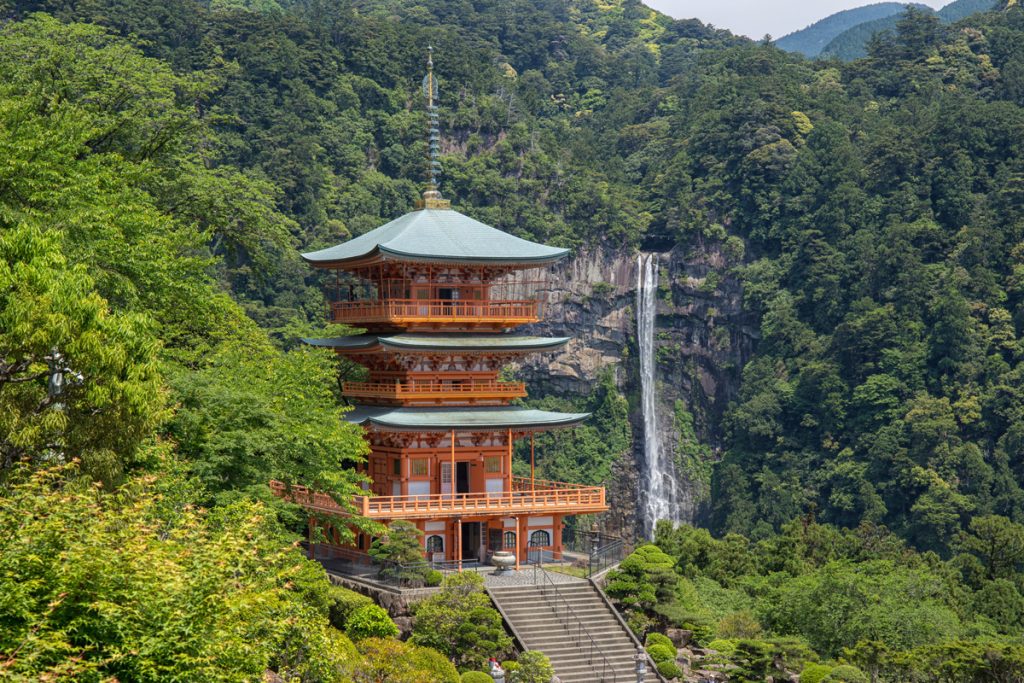 5 things to do at Nachi Shrine & Nachi Falls | TiptoeingWorld