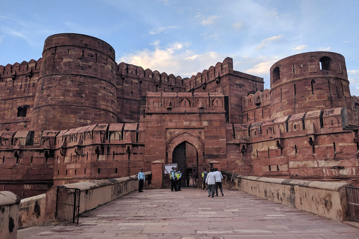 Is It Worth to Visit Agra Fort | TiptoeingWorld