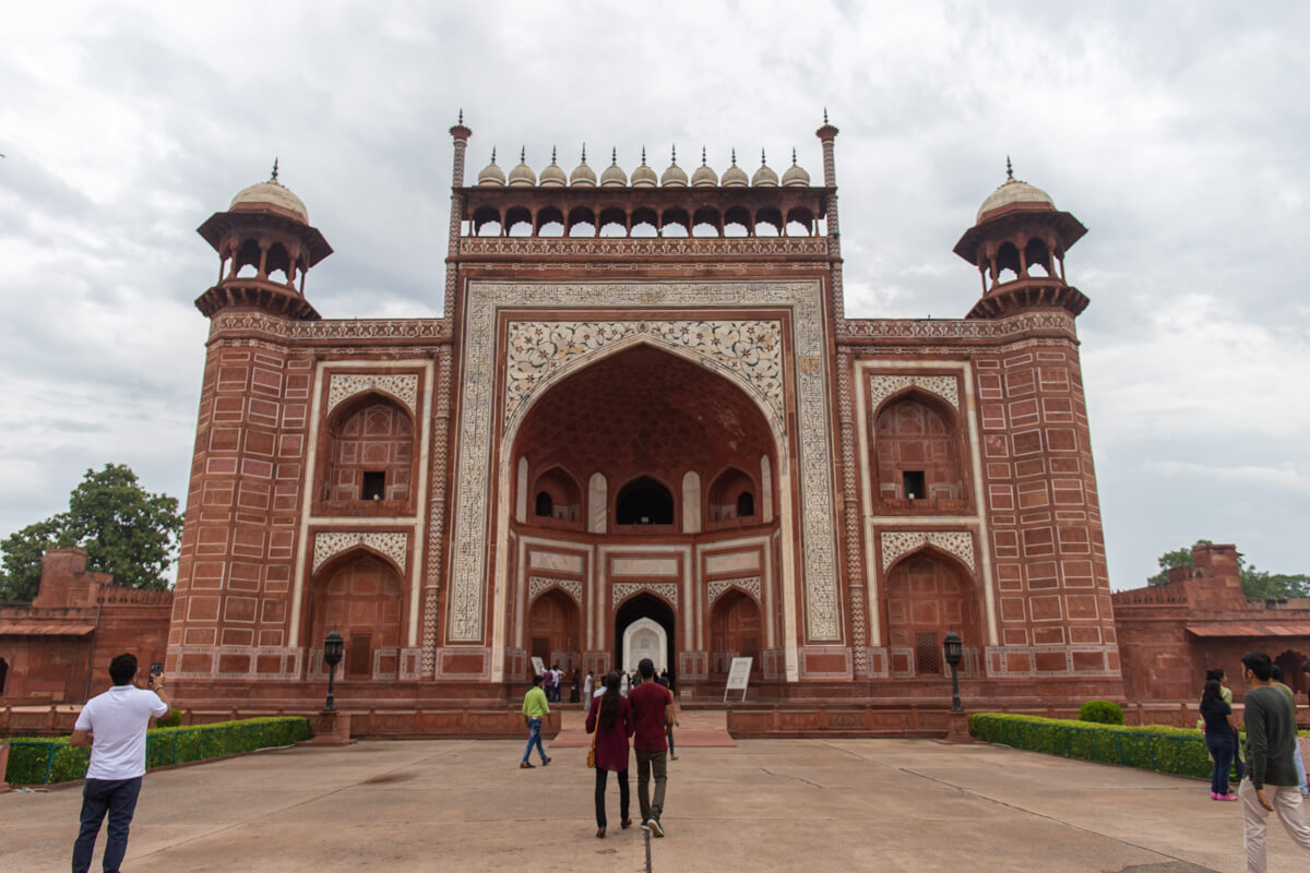 Taj Mahal Travel Guide : 10 Things You Need to Know | TiptoeingWorld