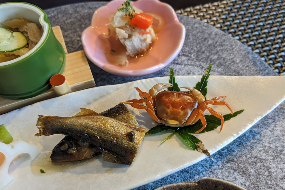 How Traditional Japanese Hotel's Dinner Looks Like | TiptoeingWorld